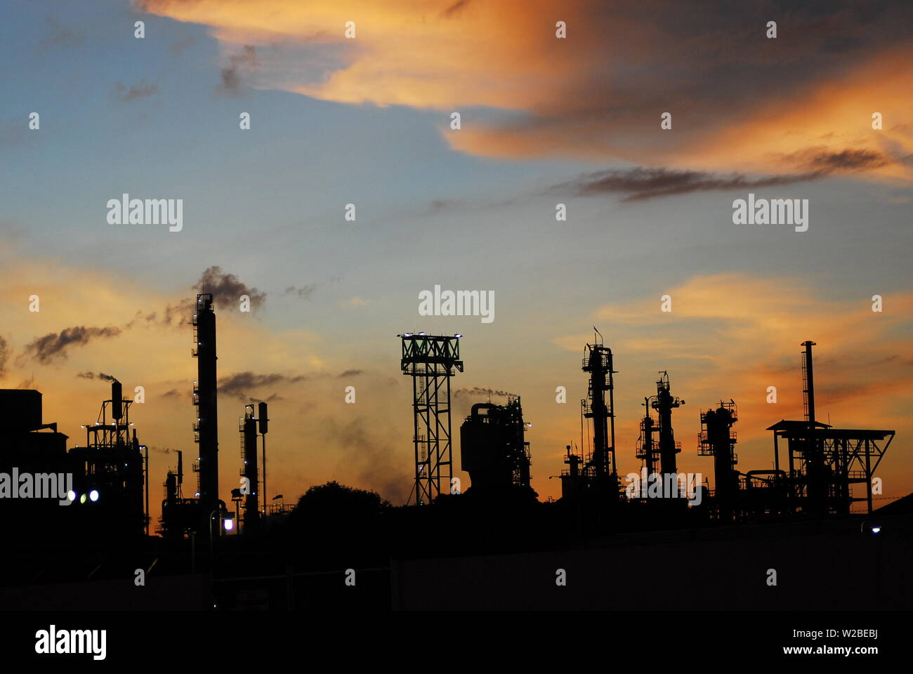 Factory silhouette hi-res stock photography and images - Alamy