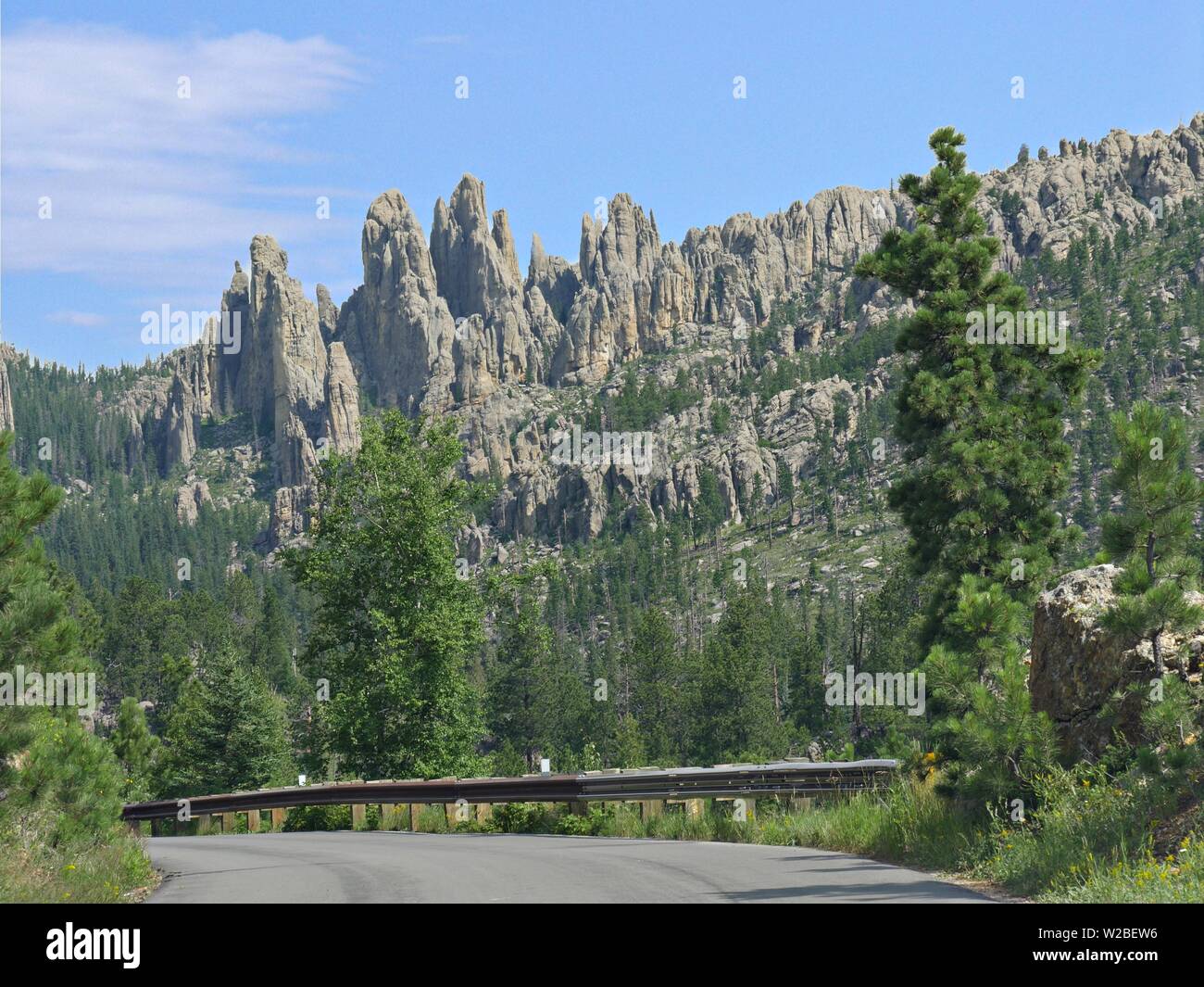 Scenic drive with stunning view of rock formations along Needles ...