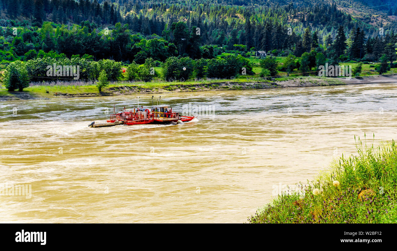The small Reaction Ferry taking a few cars across the fast flowing ...