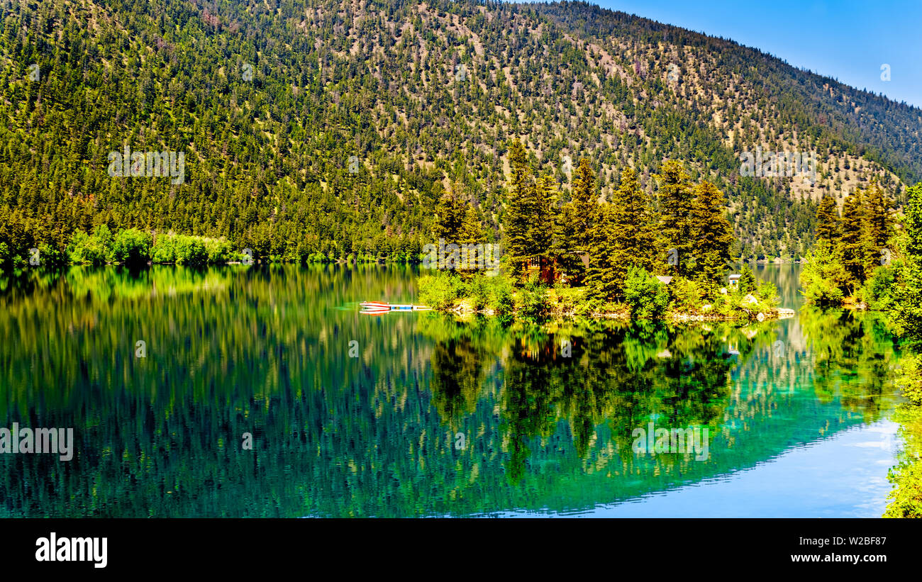 Small island in the crystal clear waters of Pavilion Lake in Marble ...
