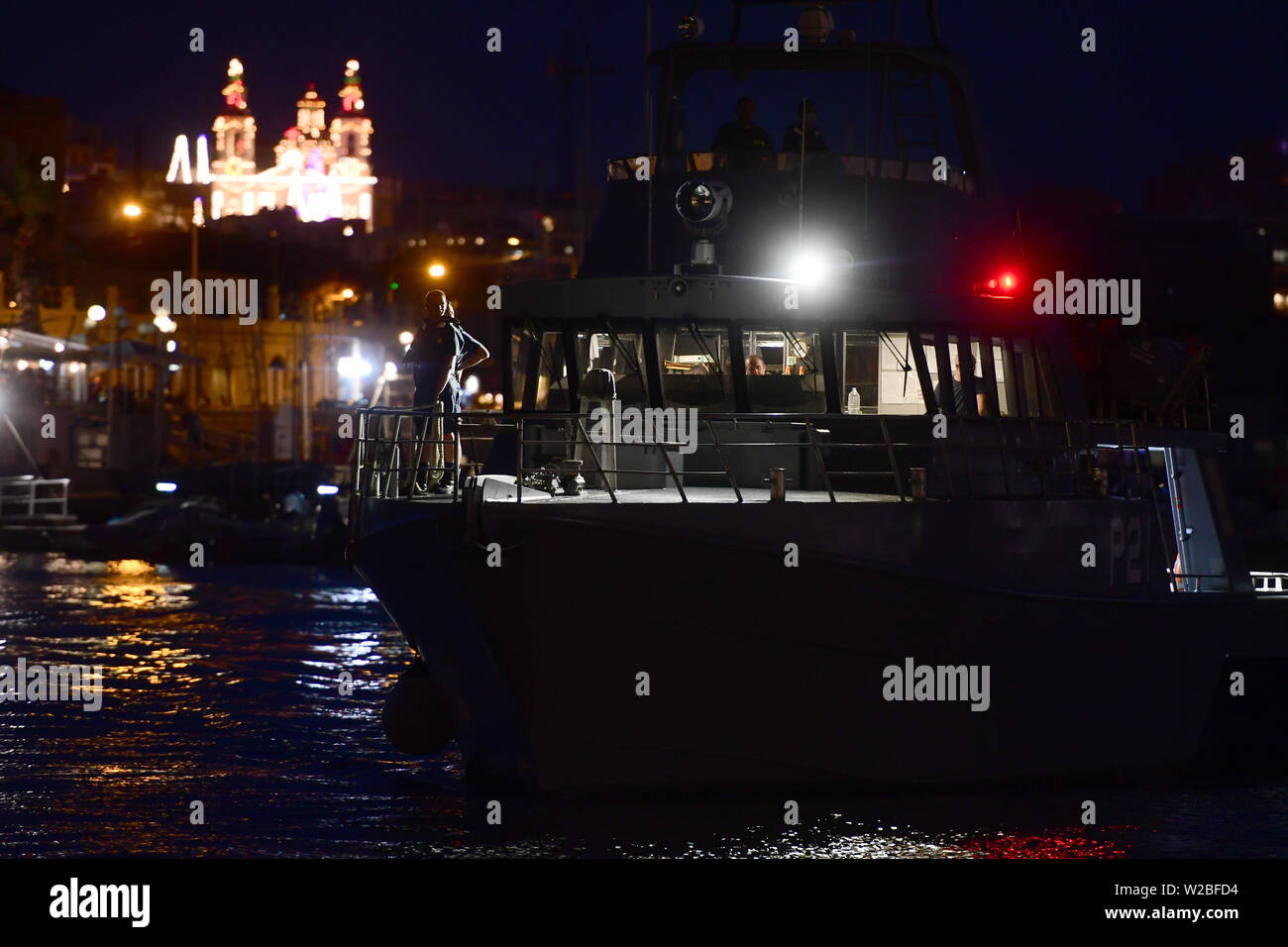 Soldiers on patrol stand hi-res stock photography and images - Alamy