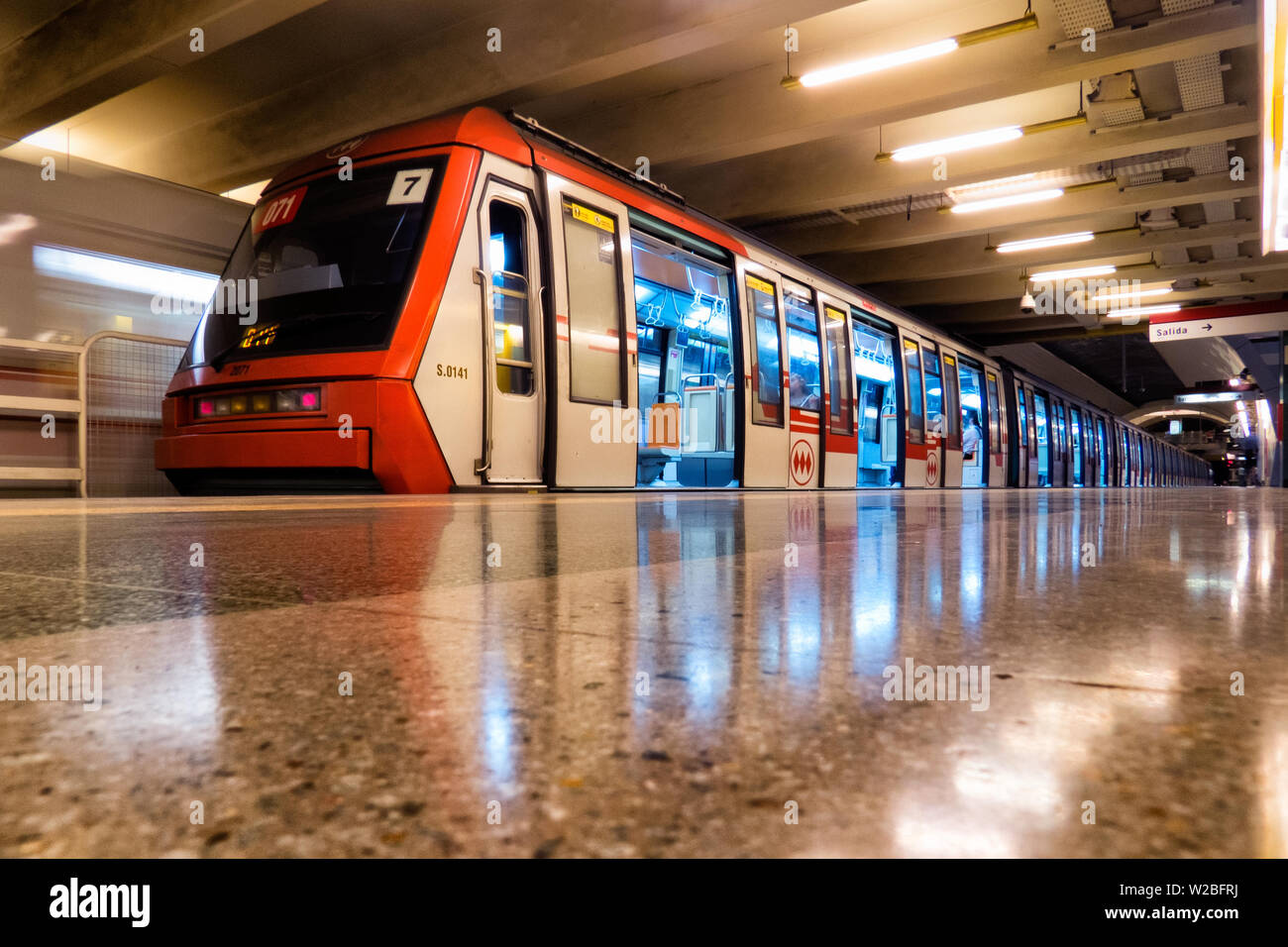 SANTIAGO, CHILE - JANUARY 2015: A Santiago Metro NS93 Train at Los ...