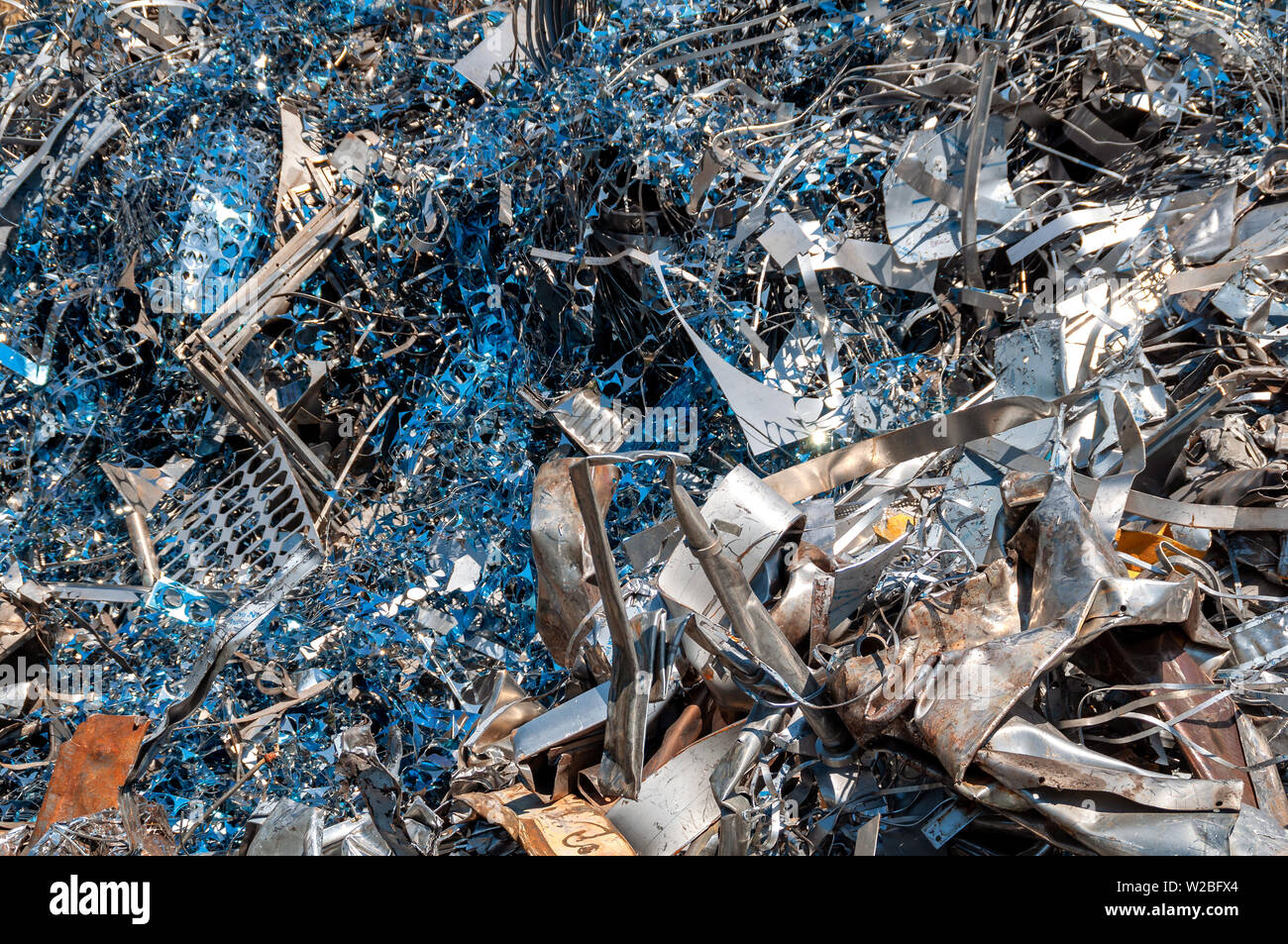 Pile of Aluminium and metal scrap for recycle Stock Photo - Alamy
