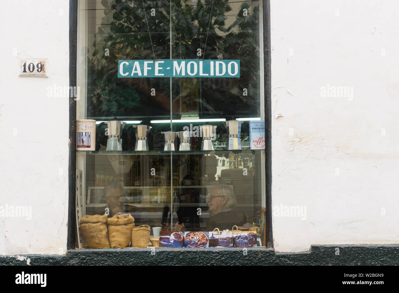 Cafe molido lima hi-res stock photography and images - Alamy