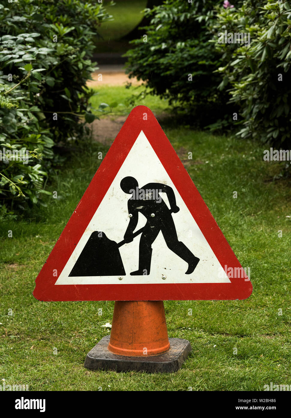 Tree cutting warning sign hi-res stock photography and images - Alamy