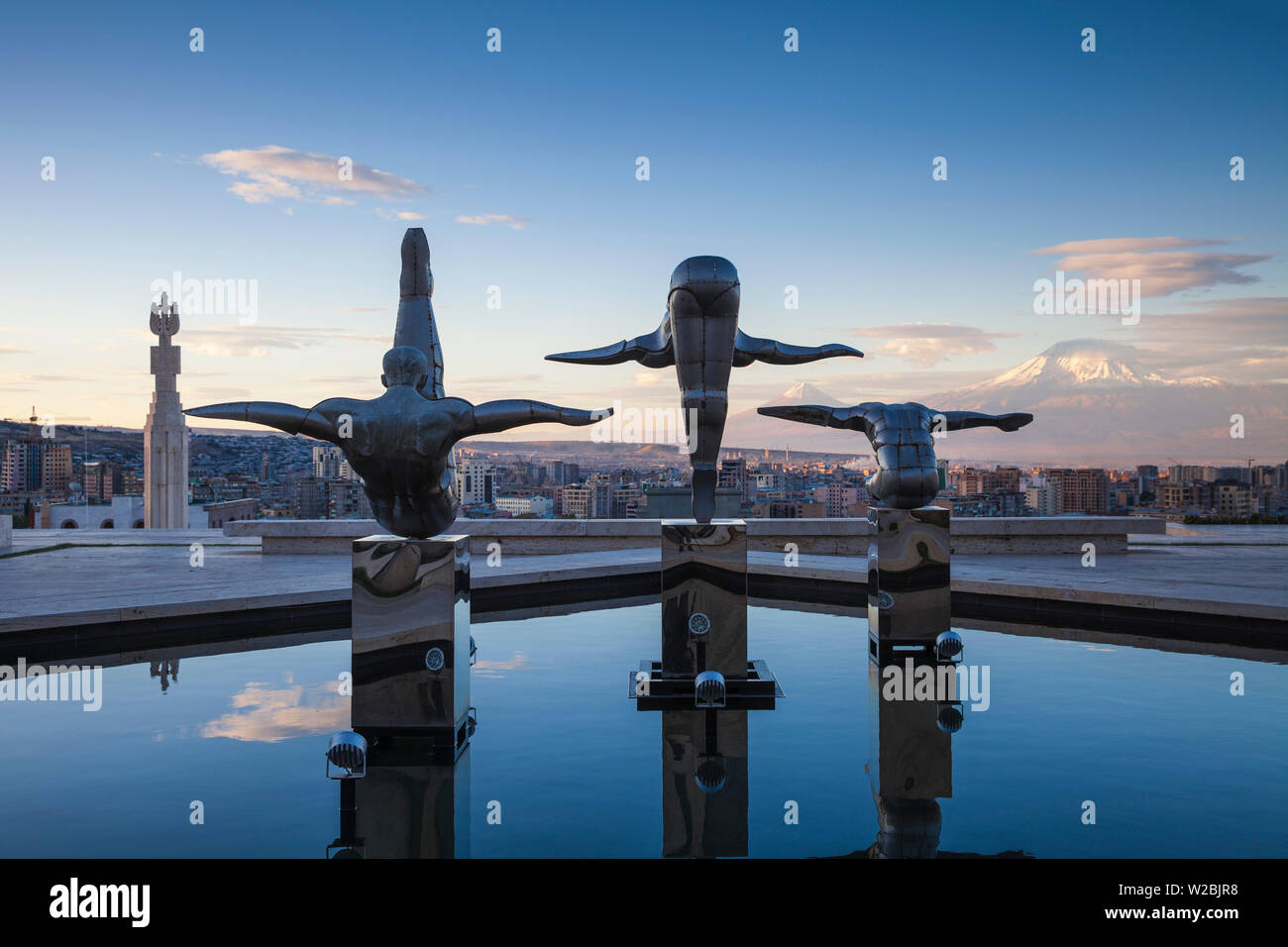 Armenia, Yerevan, Cascade, Statues of divers Stock Photo - Alamy