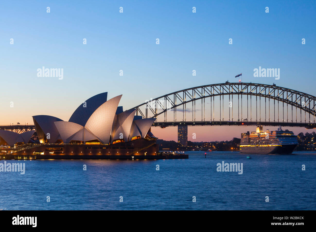 Sydney Opera House & Harbour Bridge, Darling Harbour, Sydney, New South ...