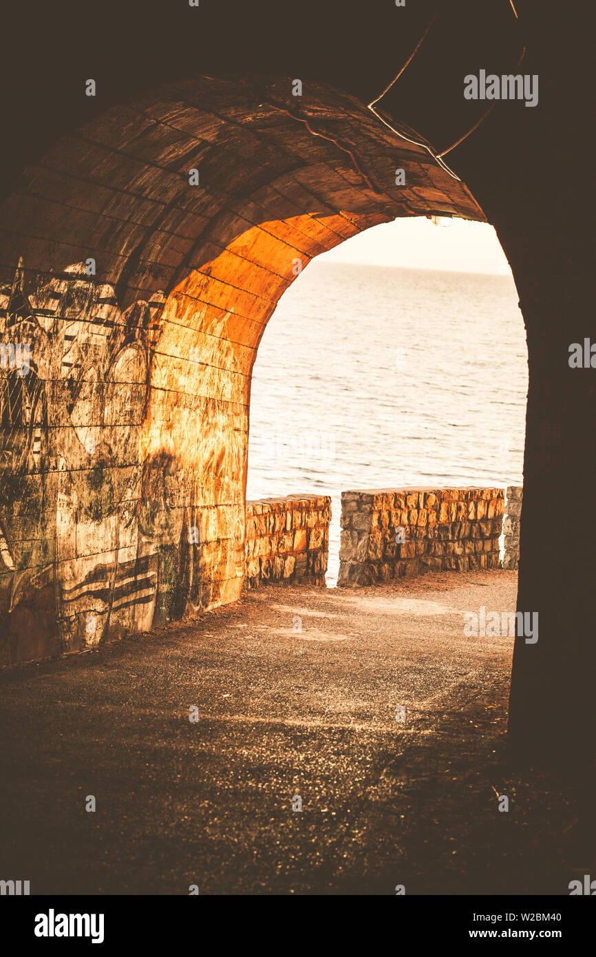 Stone arch above door hi-res stock photography and images - Alamy
