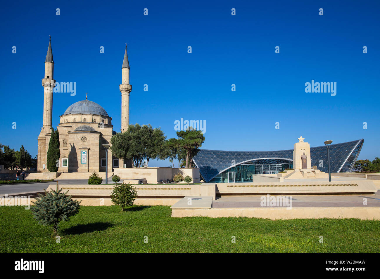 Azerbaijan, Baku, Sahidlar Xiyabani - Martyr's Lane, Martyrs mosque ...