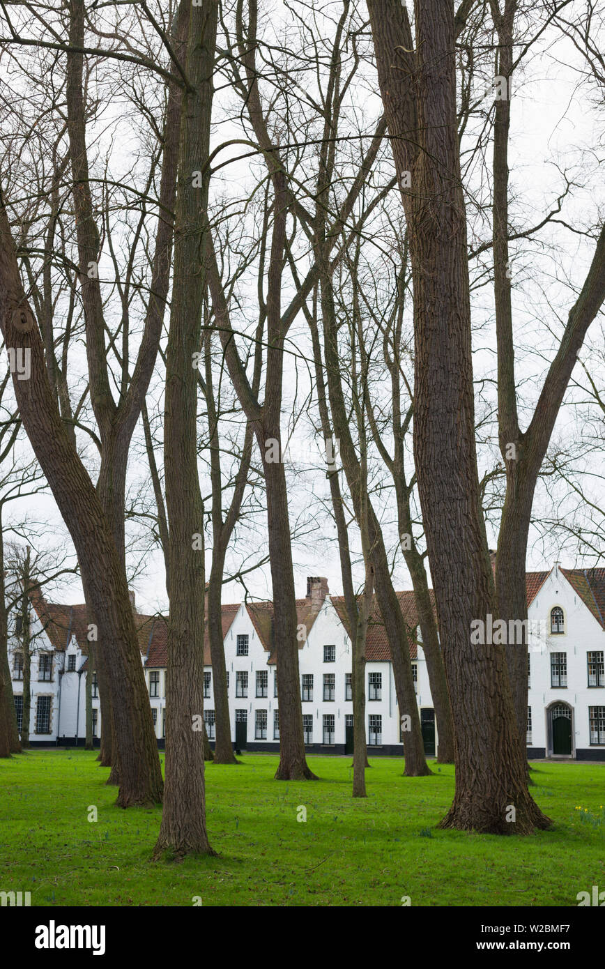 Belgium, Bruges, Begijnhof, 13th century convent, buildings Stock Photo ...