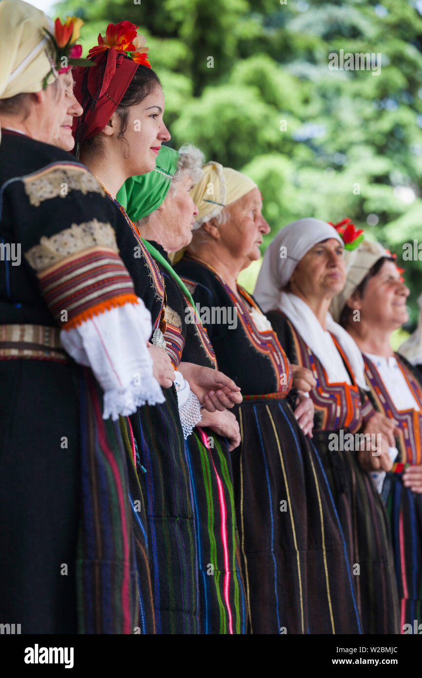 Bulgarian traditional costumes hi-res stock photography and images - Alamy