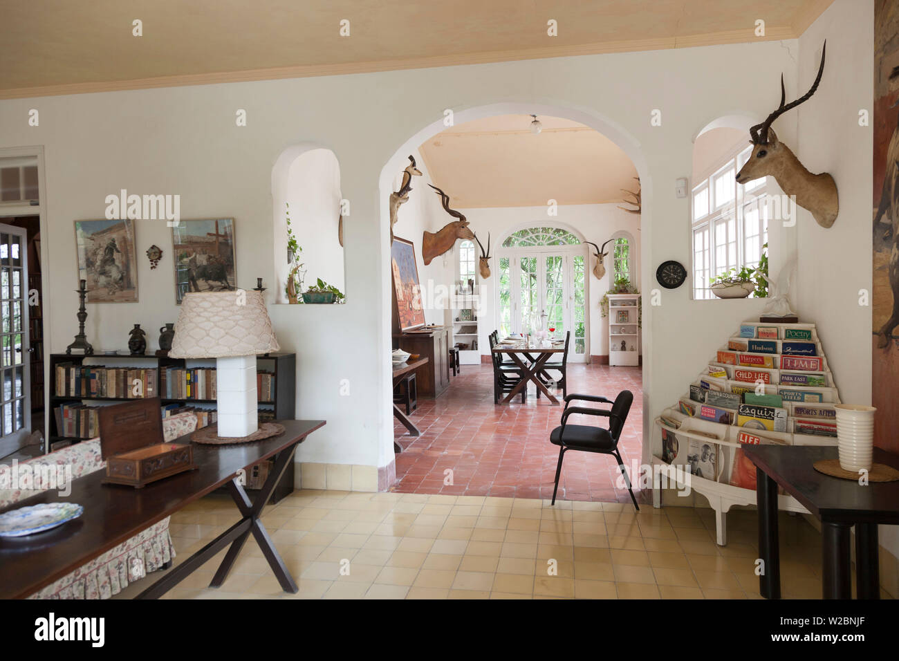 Inside cuban house hi-res stock photography and images - Alamy