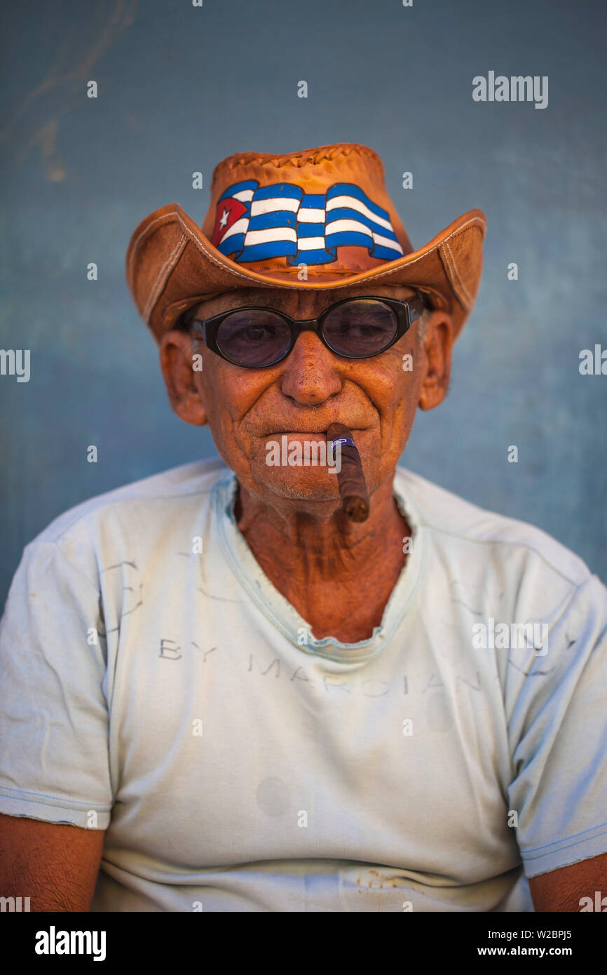 Elderly cuban man portrait hi-res stock photography and images - Alamy