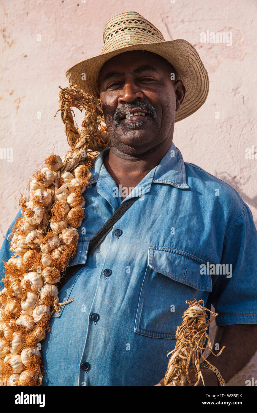 Cuba, Trinidad, Man selling garlic Stock Photo - Alamy