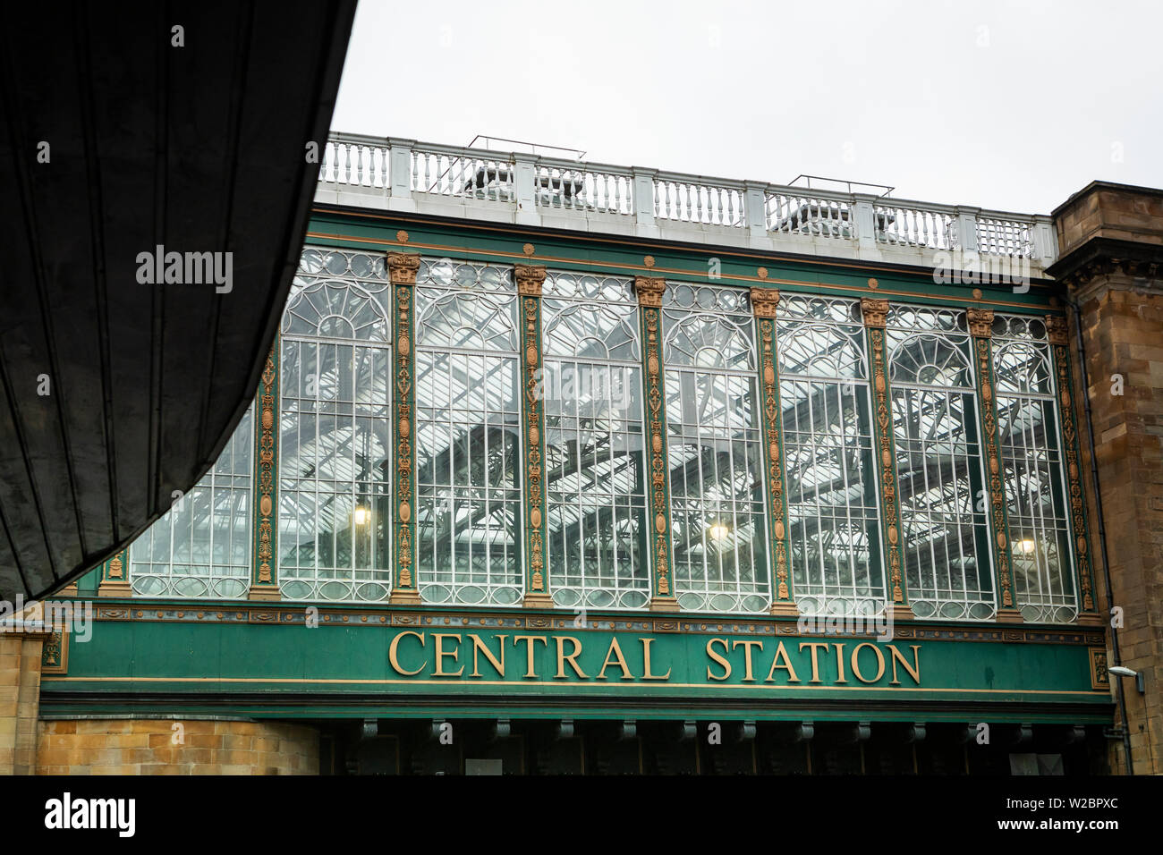 Glasgow central station sign hi-res stock photography and images - Alamy