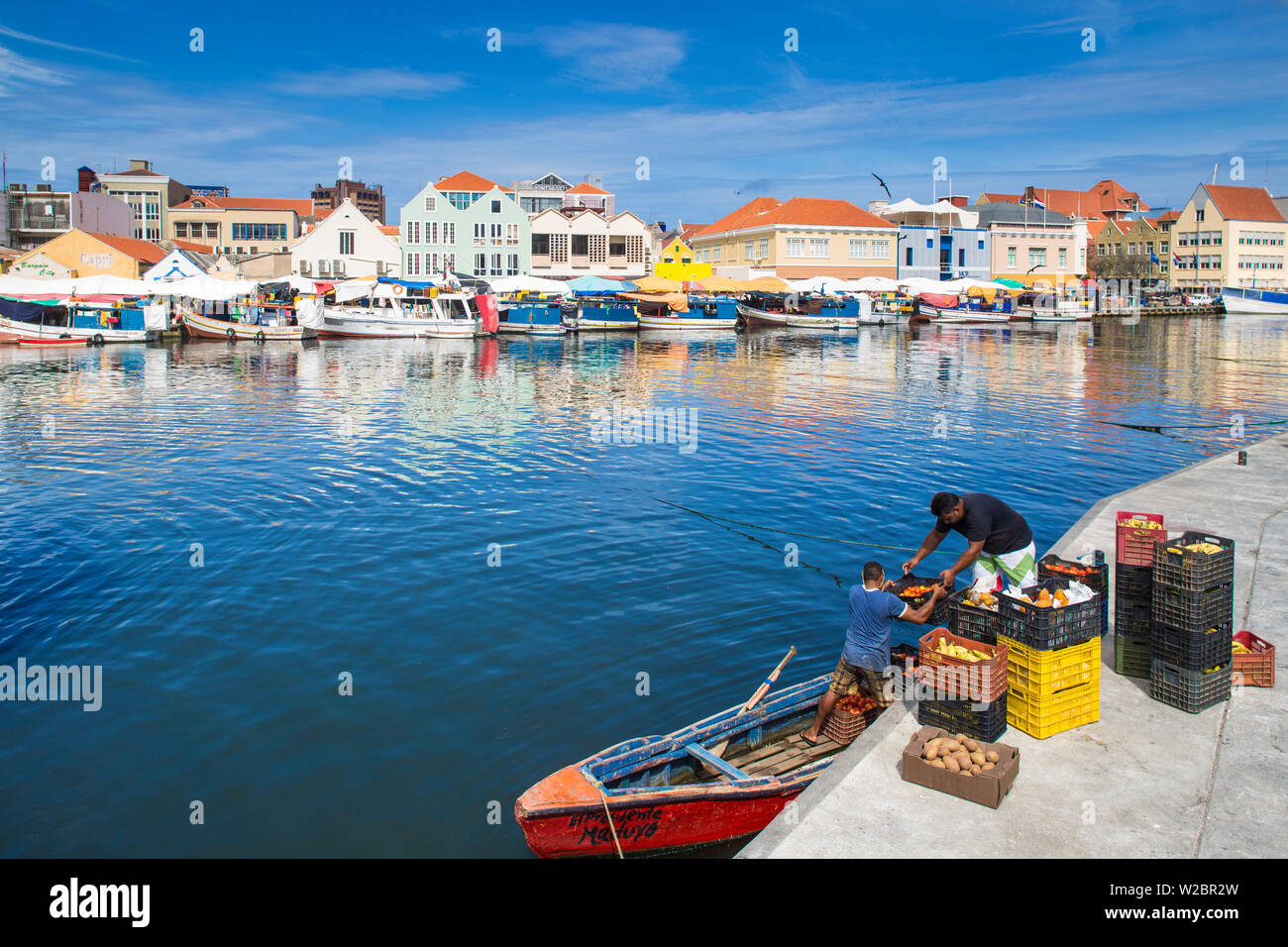 The floating market curacao hi-res stock photography and images - Alamy