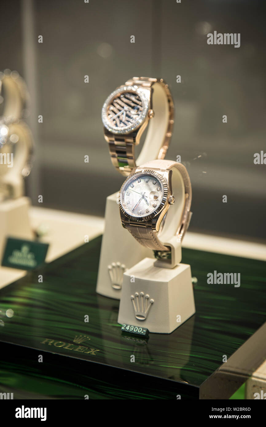 Watches of switzerland hi-res stock photography and images - Alamy