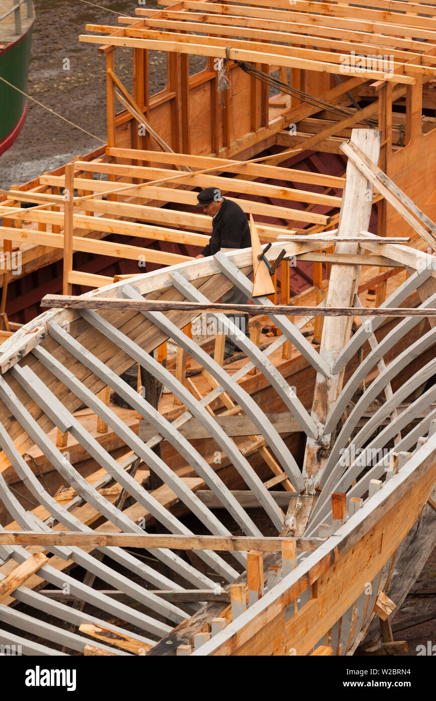 Builidng a boat hi-res stock photography and images - Alamy