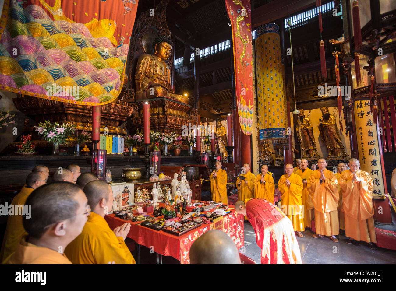 Chinese monks hi-res stock photography and images - Alamy