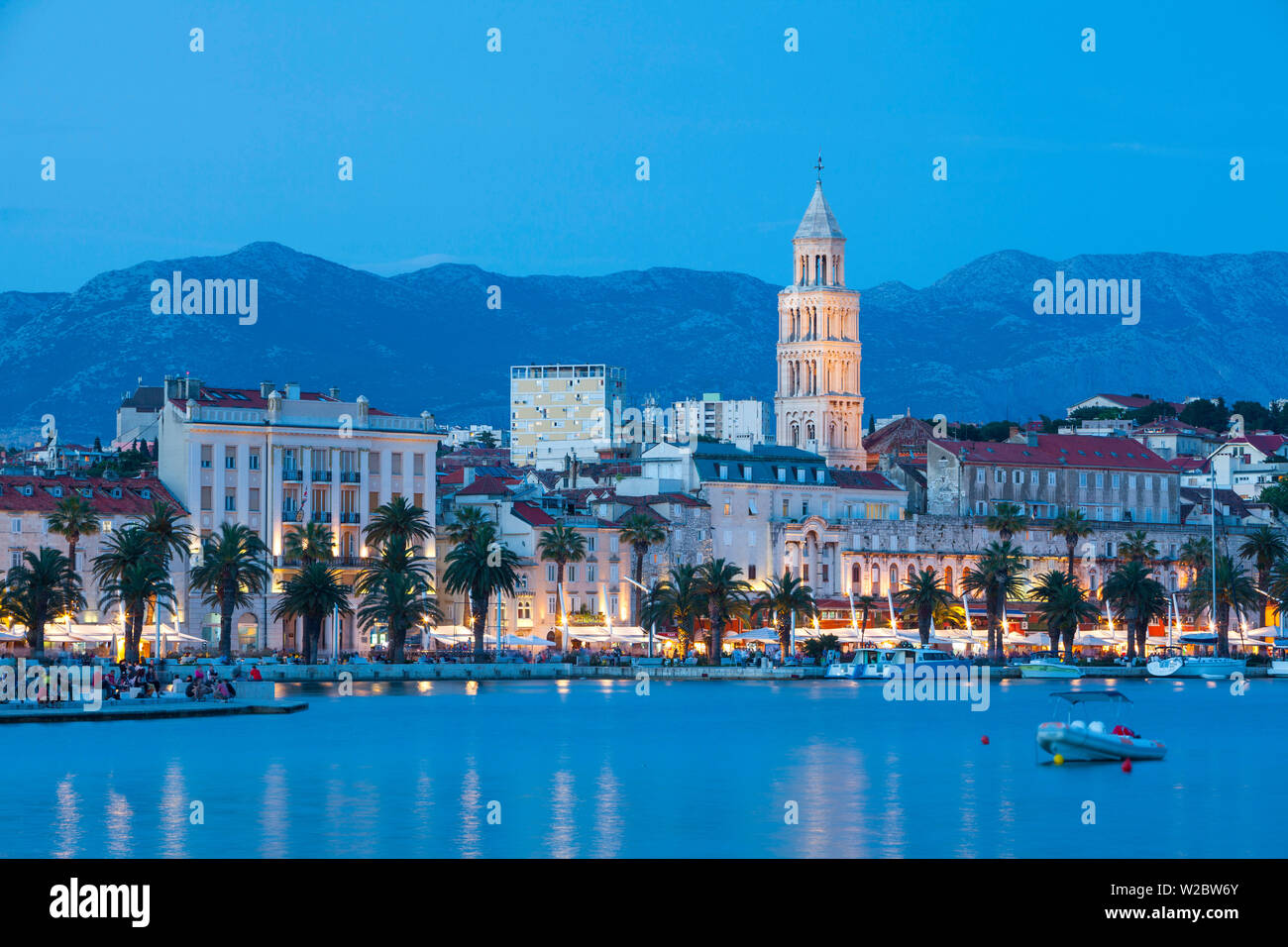 Cathedral central tower hi-res stock photography and images - Alamy