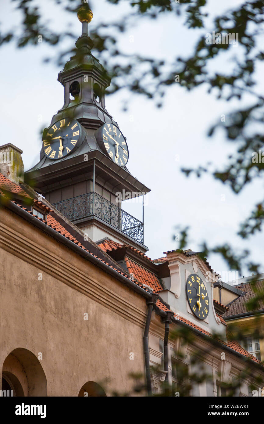 Eastern european synagogue hi-res stock photography and images - Alamy