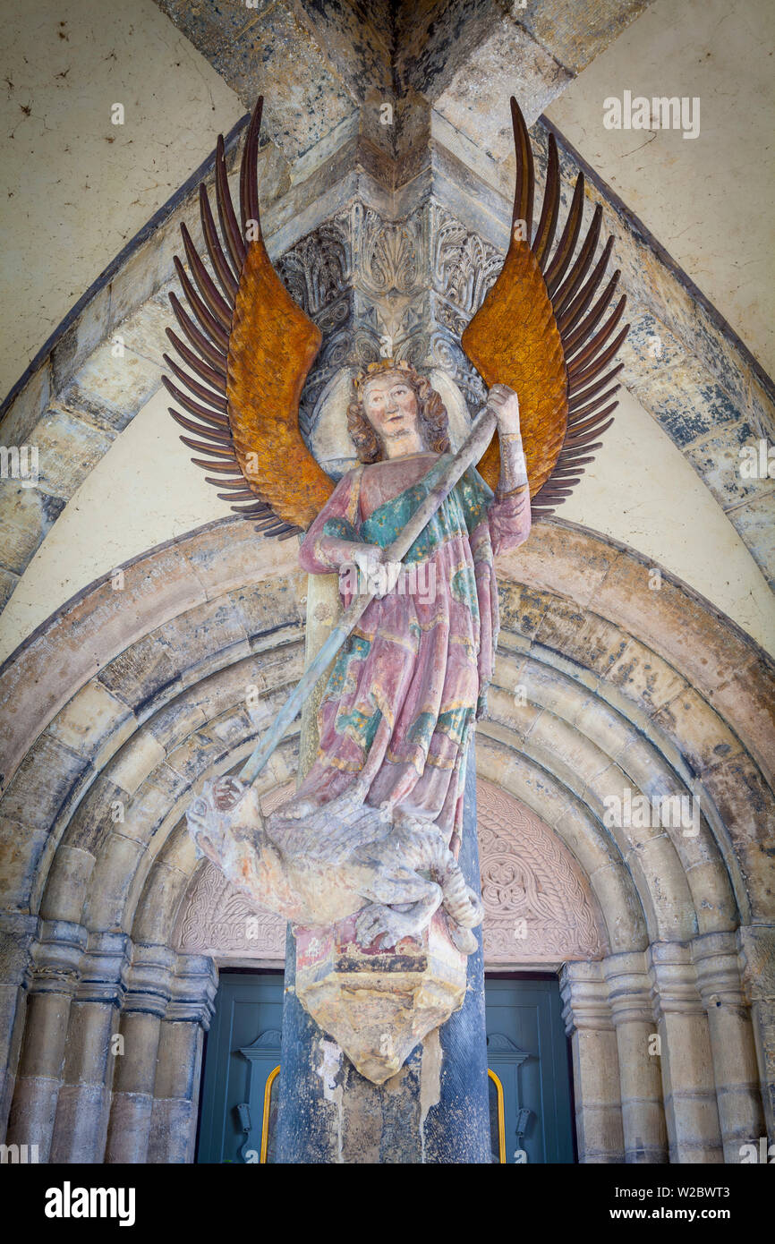 Entrance statue architecture hi-res stock photography and images - Alamy