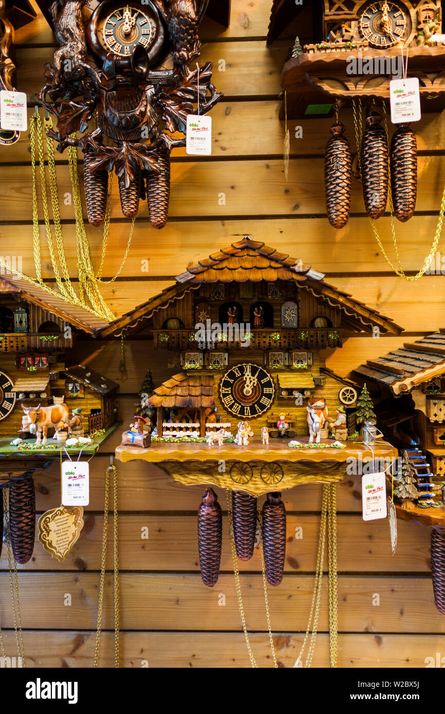 Black forest cuckoo clock hi-res stock photography and images - Alamy