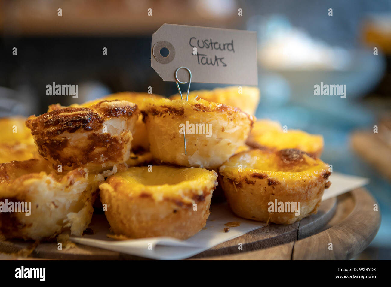 Custard cake hi-res stock photography and images - Alamy