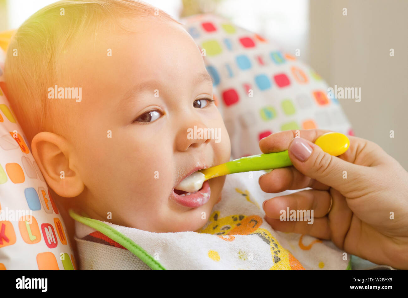 Child eating healthy dinner hi-res stock photography and images - Alamy