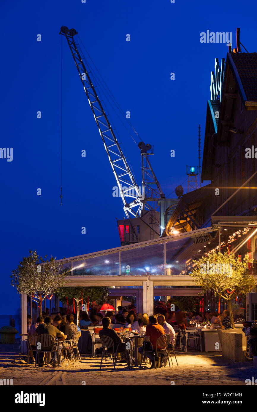 Kitchen bar hi-res stock photography and images - Alamy