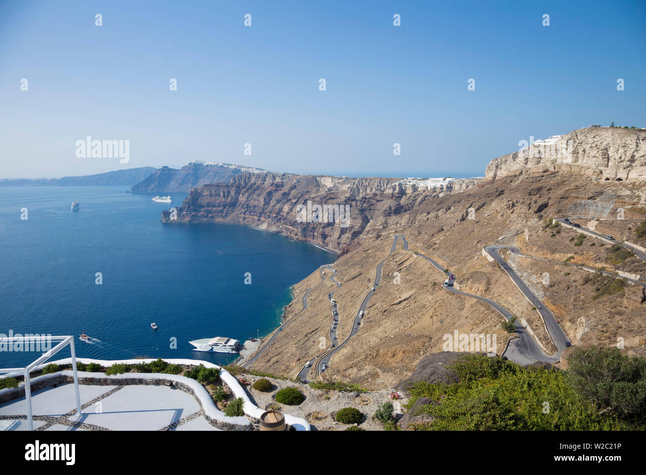 Port athinios santorini hi-res stock photography and images - Alamy