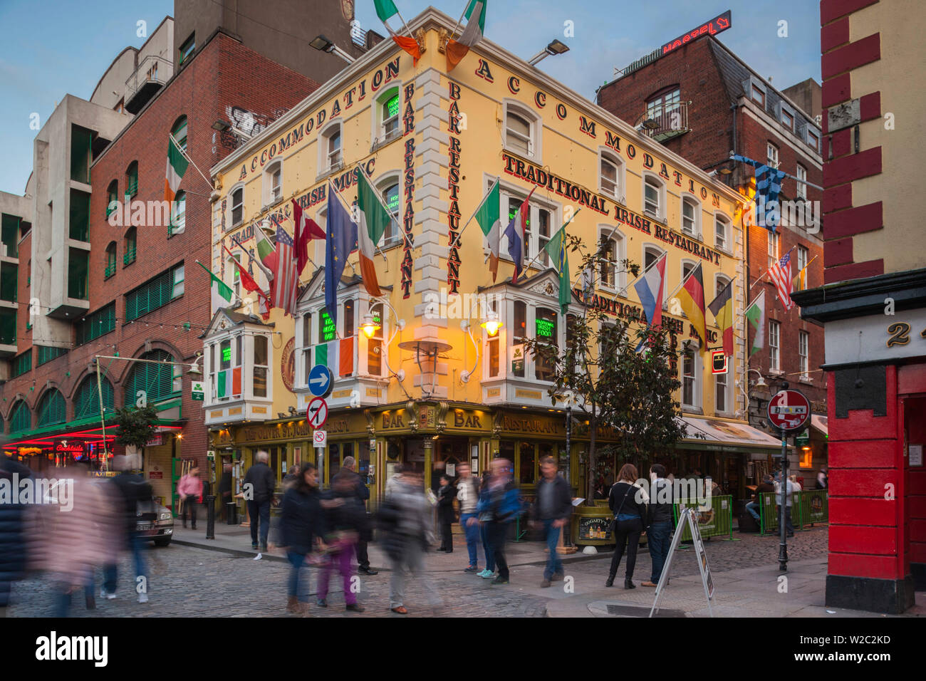 Ireland, Dublin, Temple Bar area, traditional pub exterior, Oliver St ...