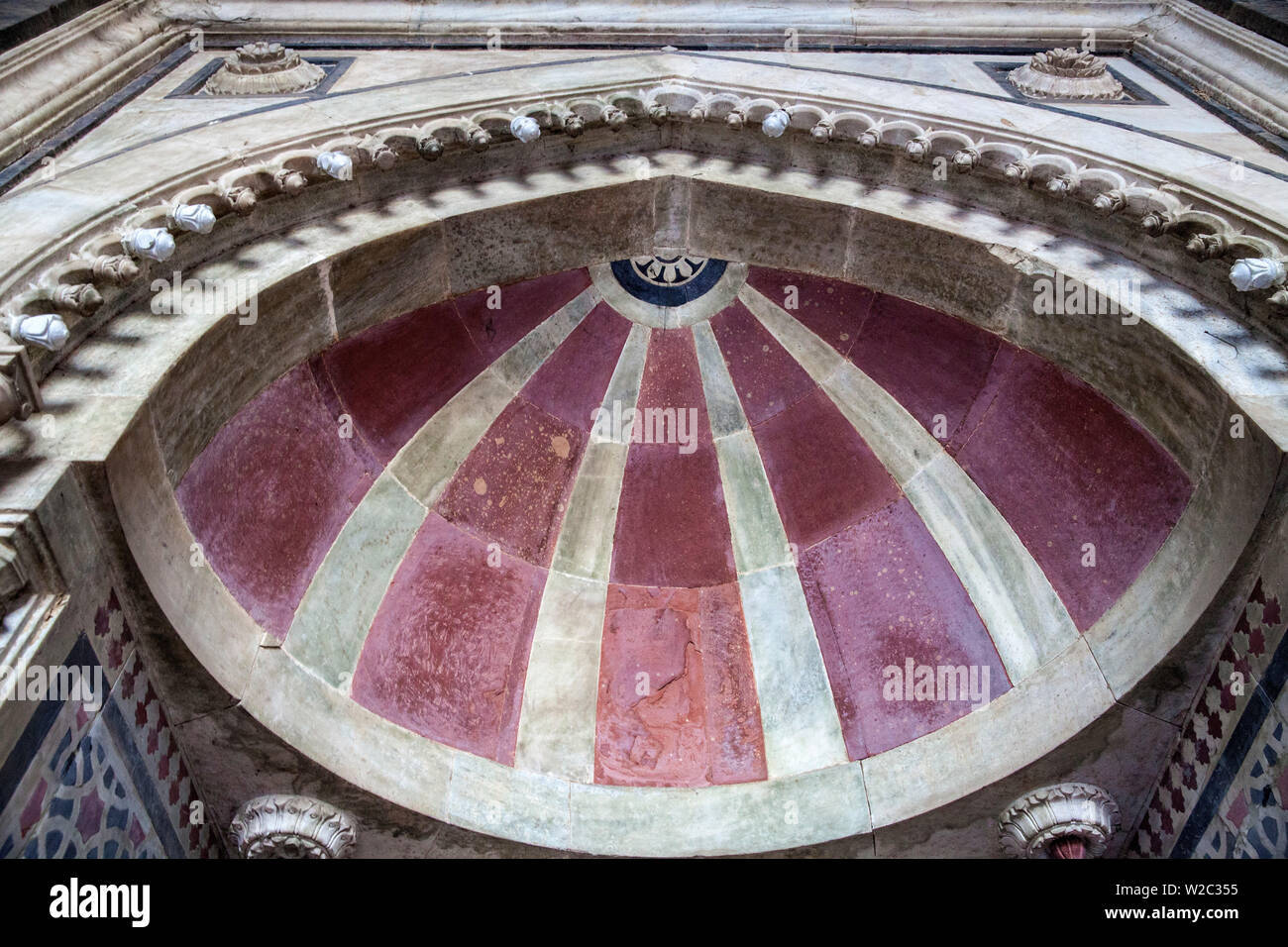 India, Delhi, Purana Quila - Old Fort, Qila-e-Kutiha mosque built by ...
