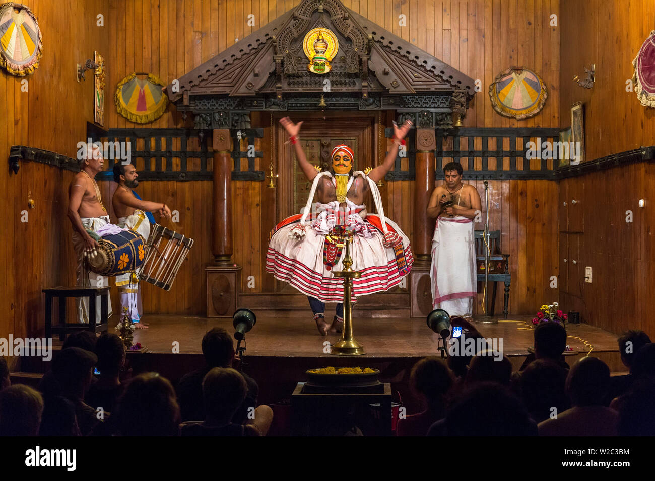 Kathakali performance, Cochin, Kerela, India Stock Photo - Alamy