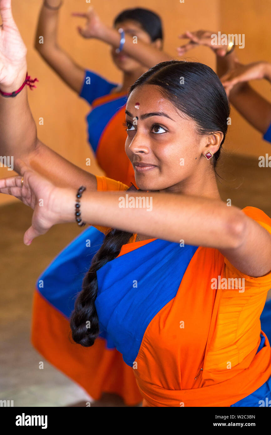 Traditional indian dance hi-res stock photography and images - Alamy