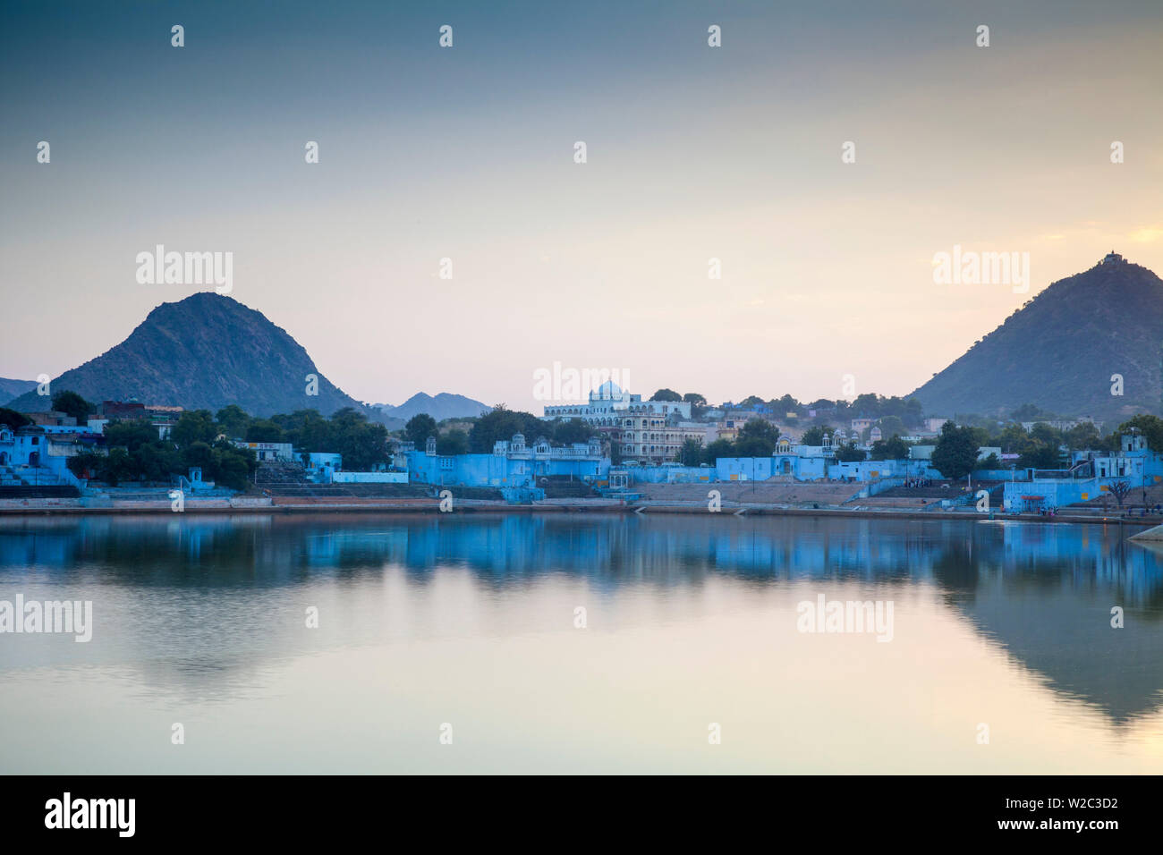 Pushkar bathing ghats hi-res stock photography and images - Alamy