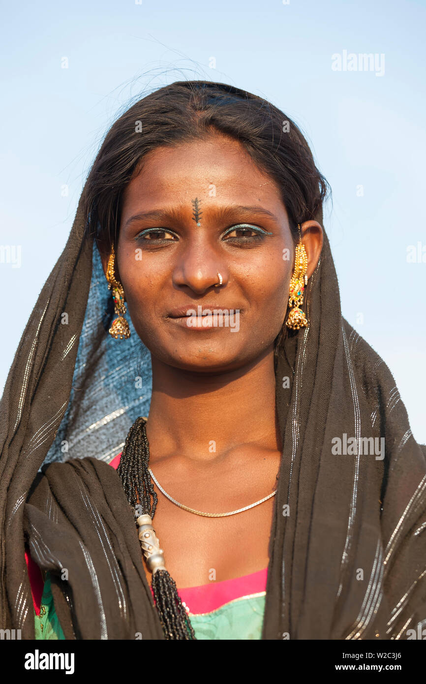 Indian girl pushkar rajasthan india hi-res stock photography and images ...