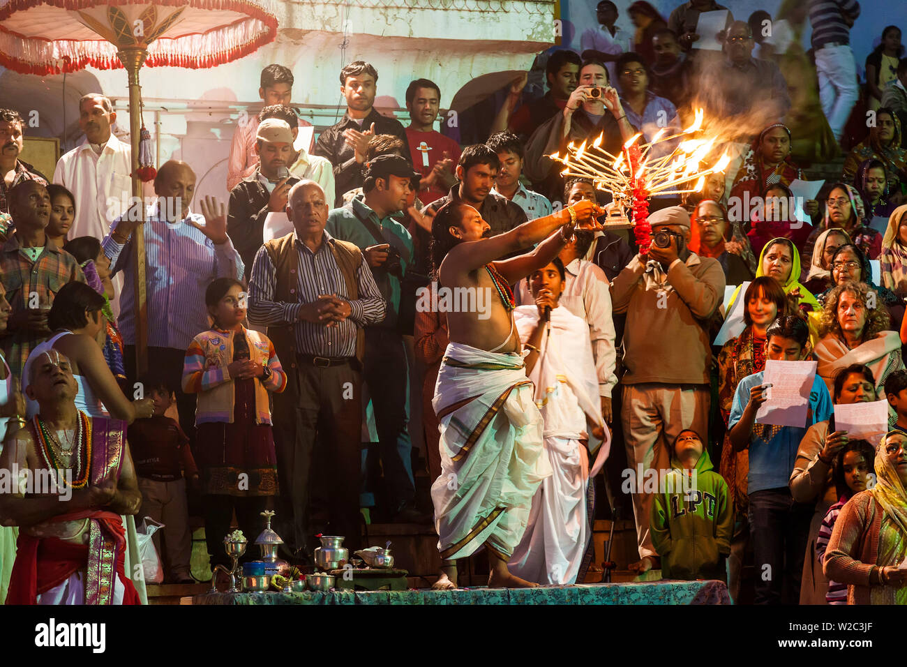 Puja (or Pooja) Hindu ceremony, holy Pushkar Lake, Pushkar, Rajasthan ...