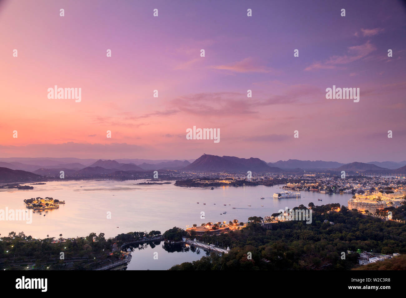 India, Rajasthan, Udaipur, elevated view of Lake Pichola and Udaipur ...