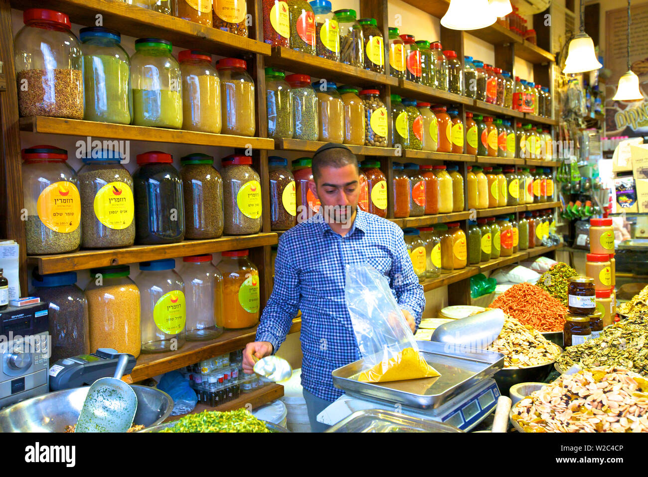 Middle east market stalls hi-res stock photography and images - Alamy