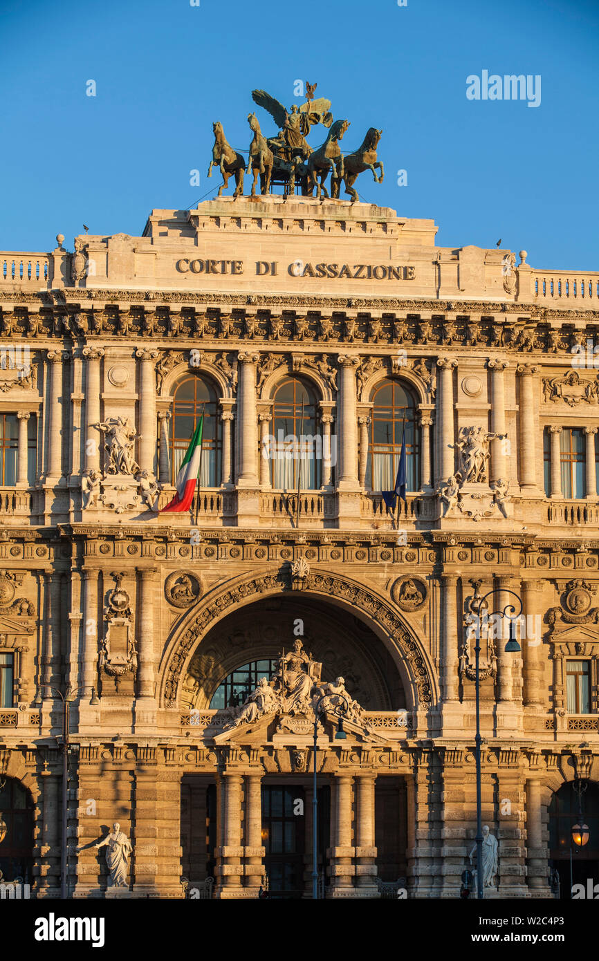 Palace of justice rome statue hi-res stock photography and images - Alamy