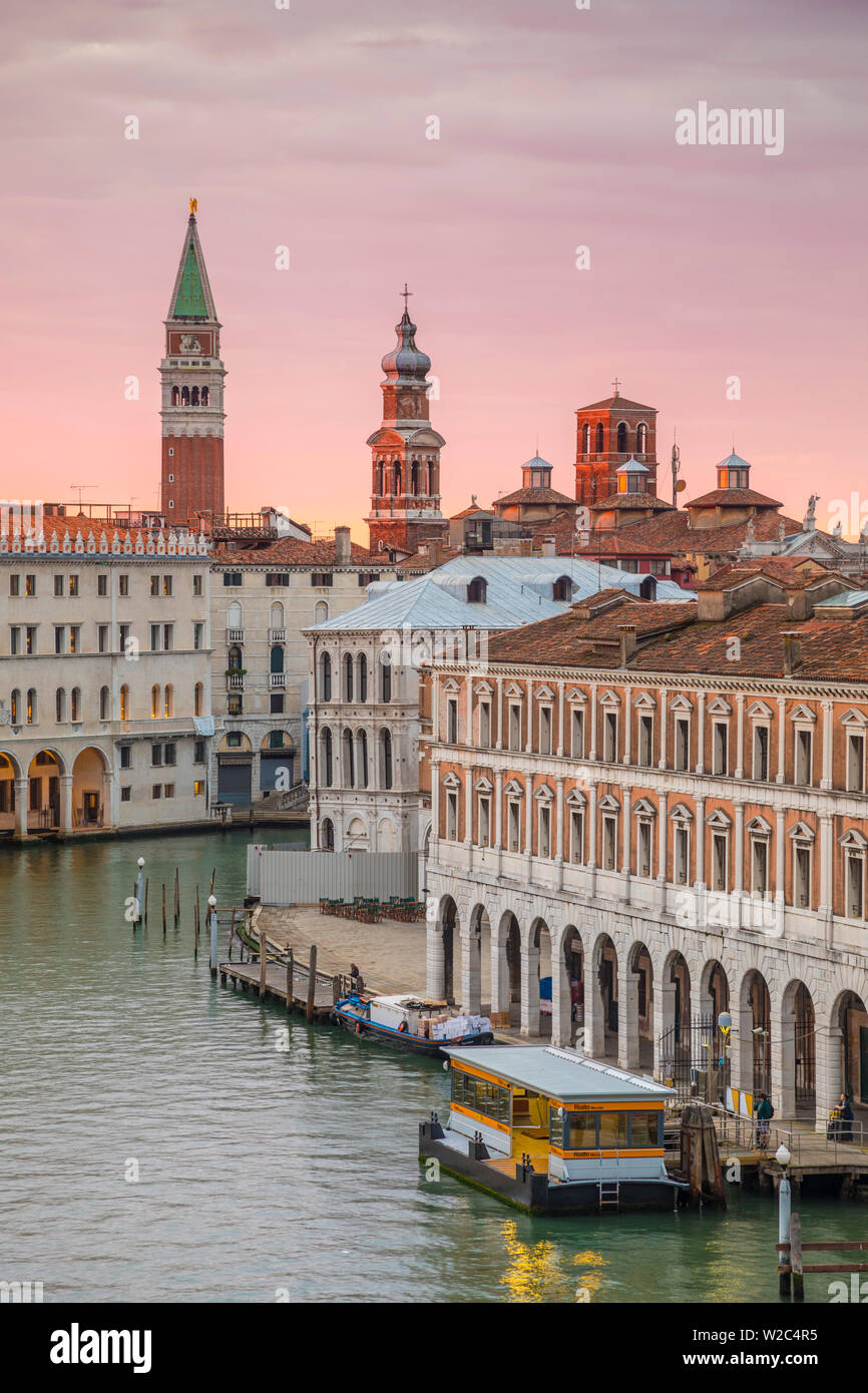 Elevated canal hi-res stock photography and images - Alamy