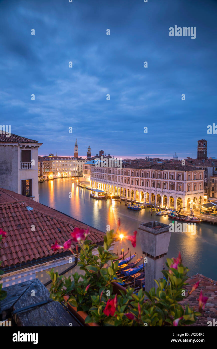 Elevated canal hi-res stock photography and images - Alamy