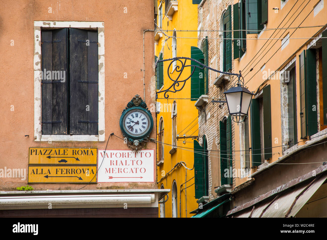 European cities buildings hi-res stock photography and images - Alamy