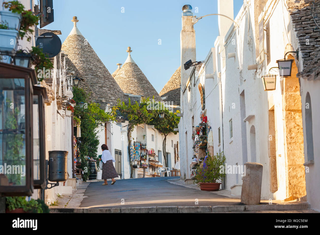 Alberobello apulia italy hi-res stock photography and images - Alamy