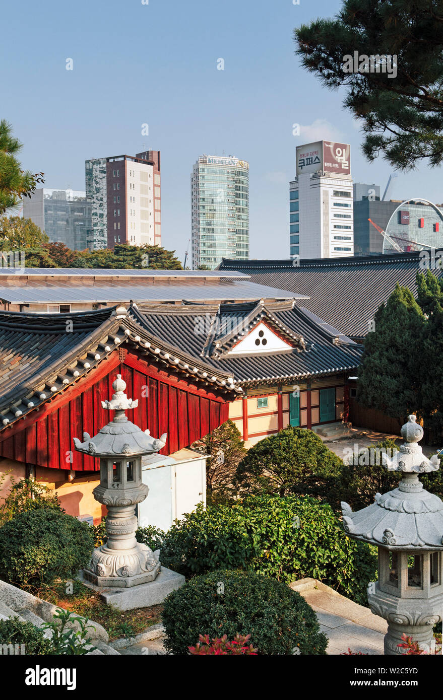 Bongeunsa Temple grounds and modern architecture in the Gangnam ...