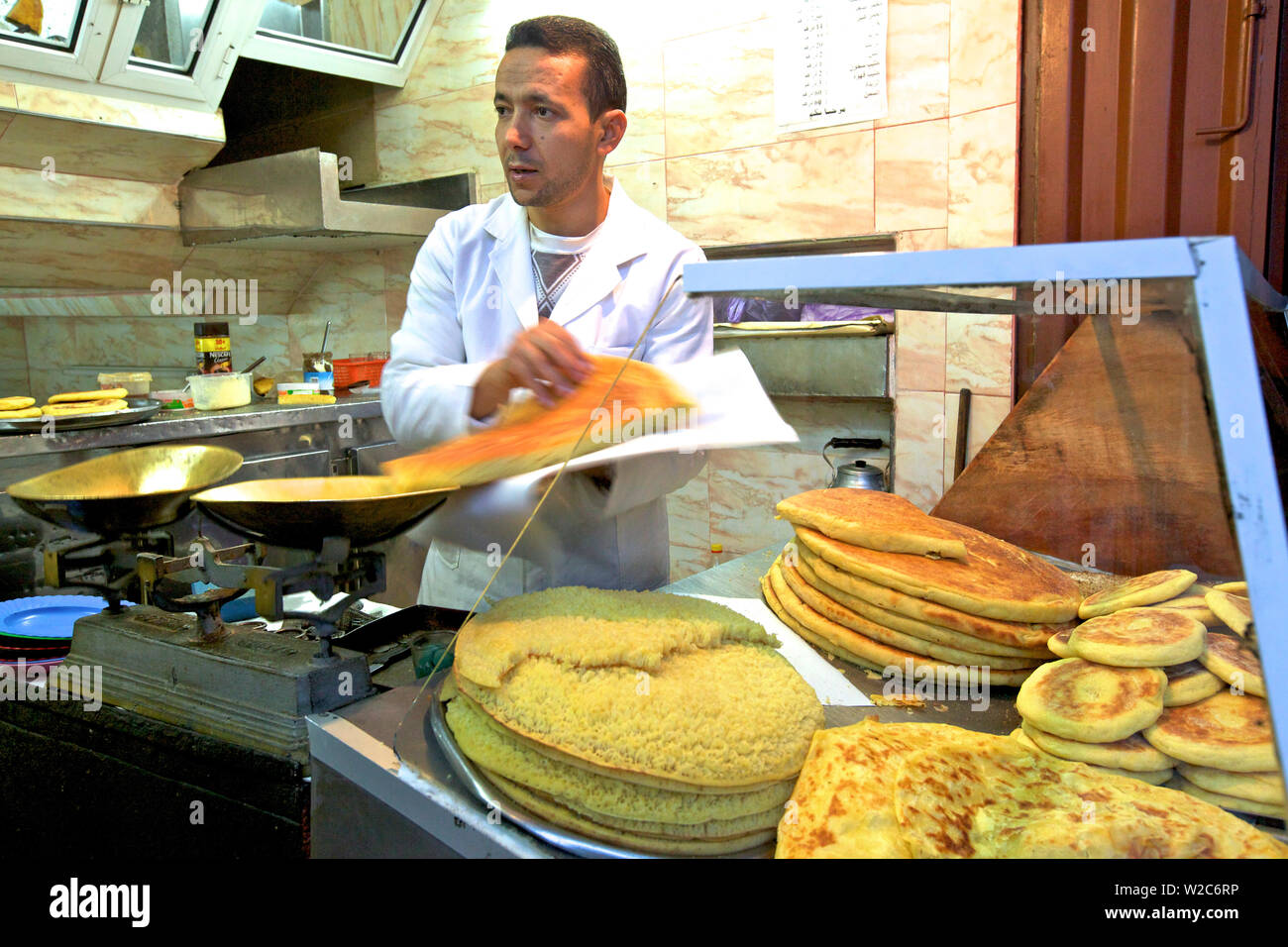 Fez medina stalls hi-res stock photography and images - Alamy