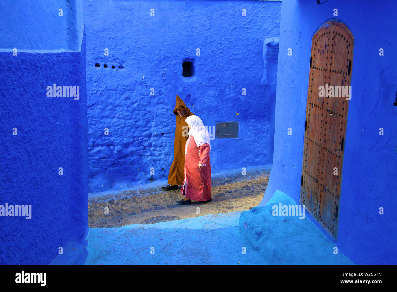 Chefchaouen woman in traditional dress hi-res stock photography and ...
