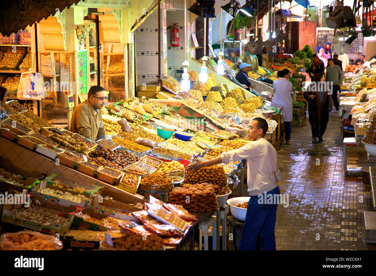 Market morocco stalls hi-res stock photography and images - Alamy