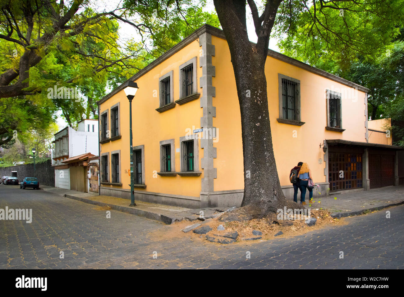 Mexican neighborhood hi-res stock photography and images - Alamy